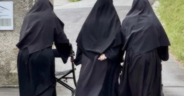 Tre suore in fuga dalla casa di riposo - Lo Zoo di 105