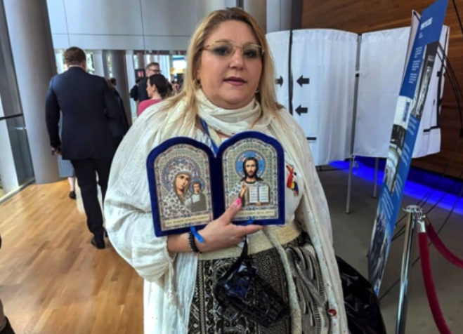 Deputata europea vuole fare esorcismo in Parlamento - Lo Zoo di 105